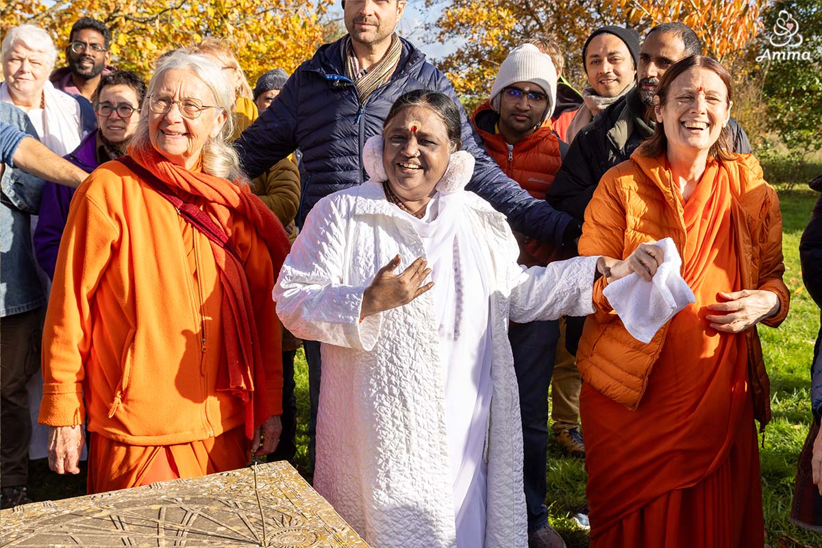 Amma Visits the Ashram Near Paris and Blesses Its New Care Home for the ...